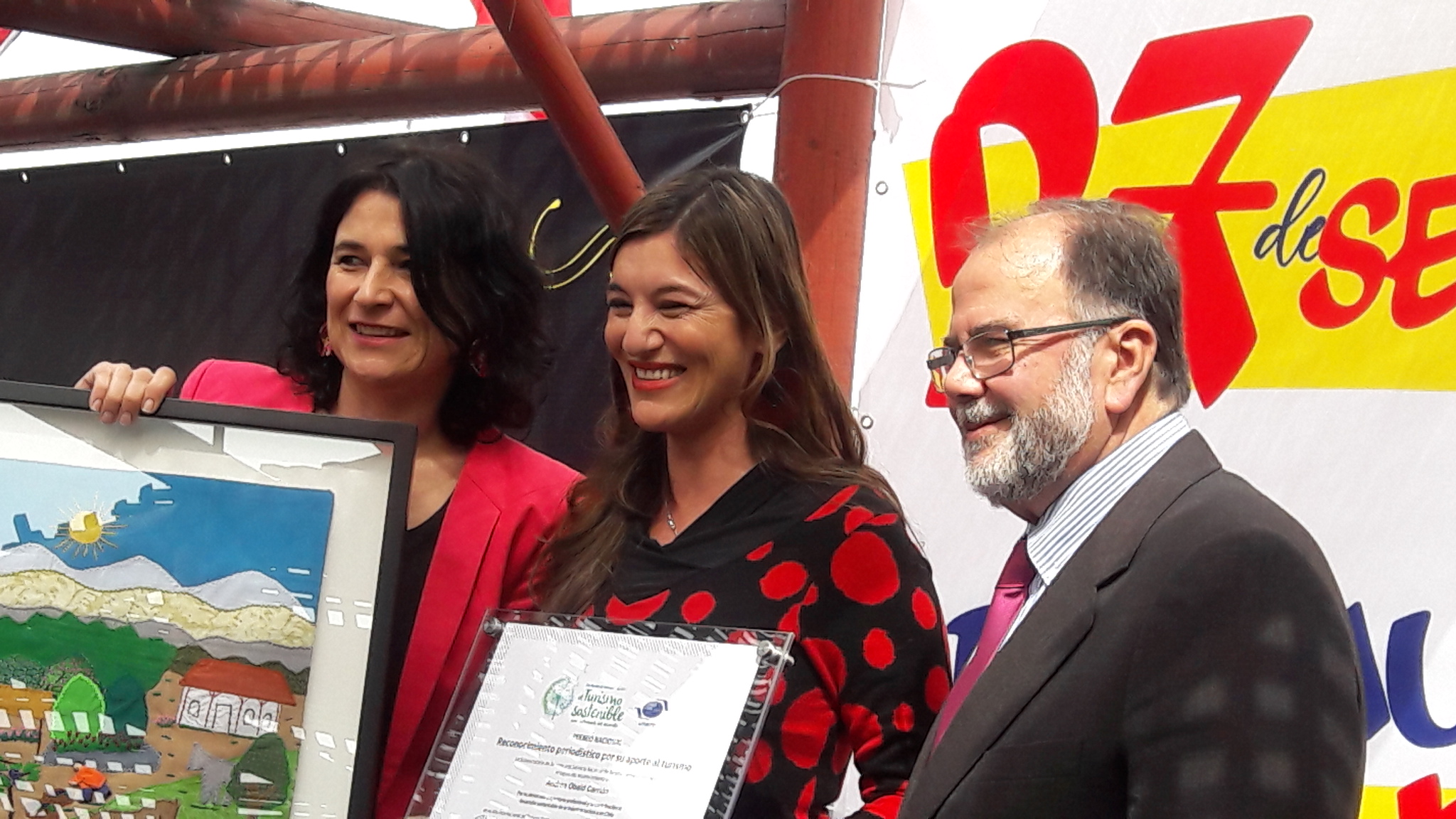 Premio Nacional de Turismo recayó en la periodista Andrea Obaid